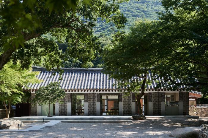 비일상적인 머무름의 공간, 스테이케이션 - SAMPYO